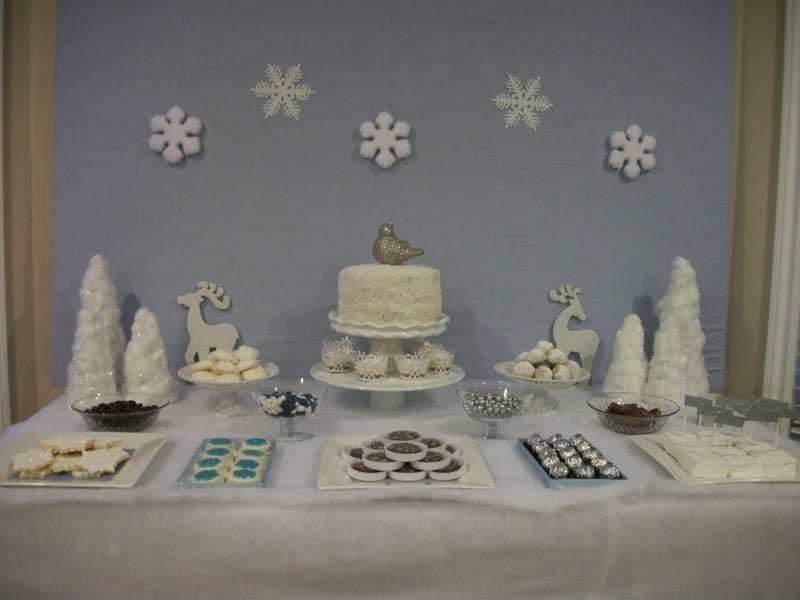 TRENDS: Wintery Blue Holiday Parties | Catch My Party