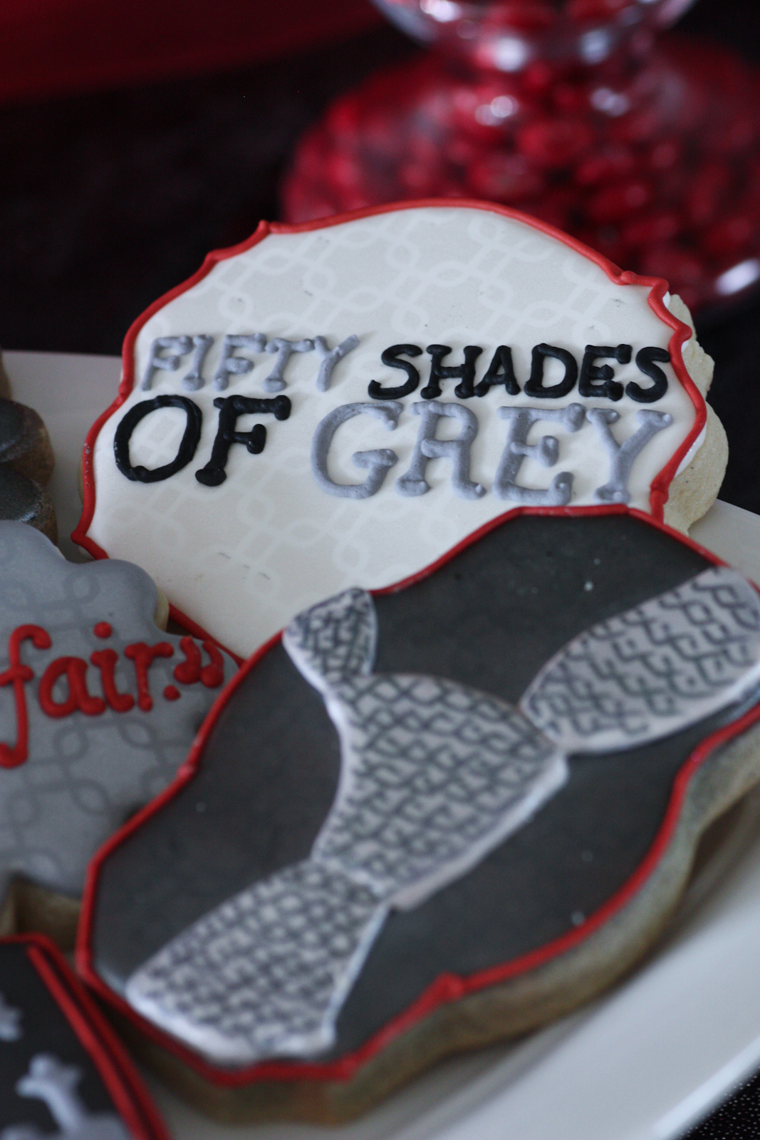 How To Host A Fifty Shades of Grey Ladies' Night Party + Free ...