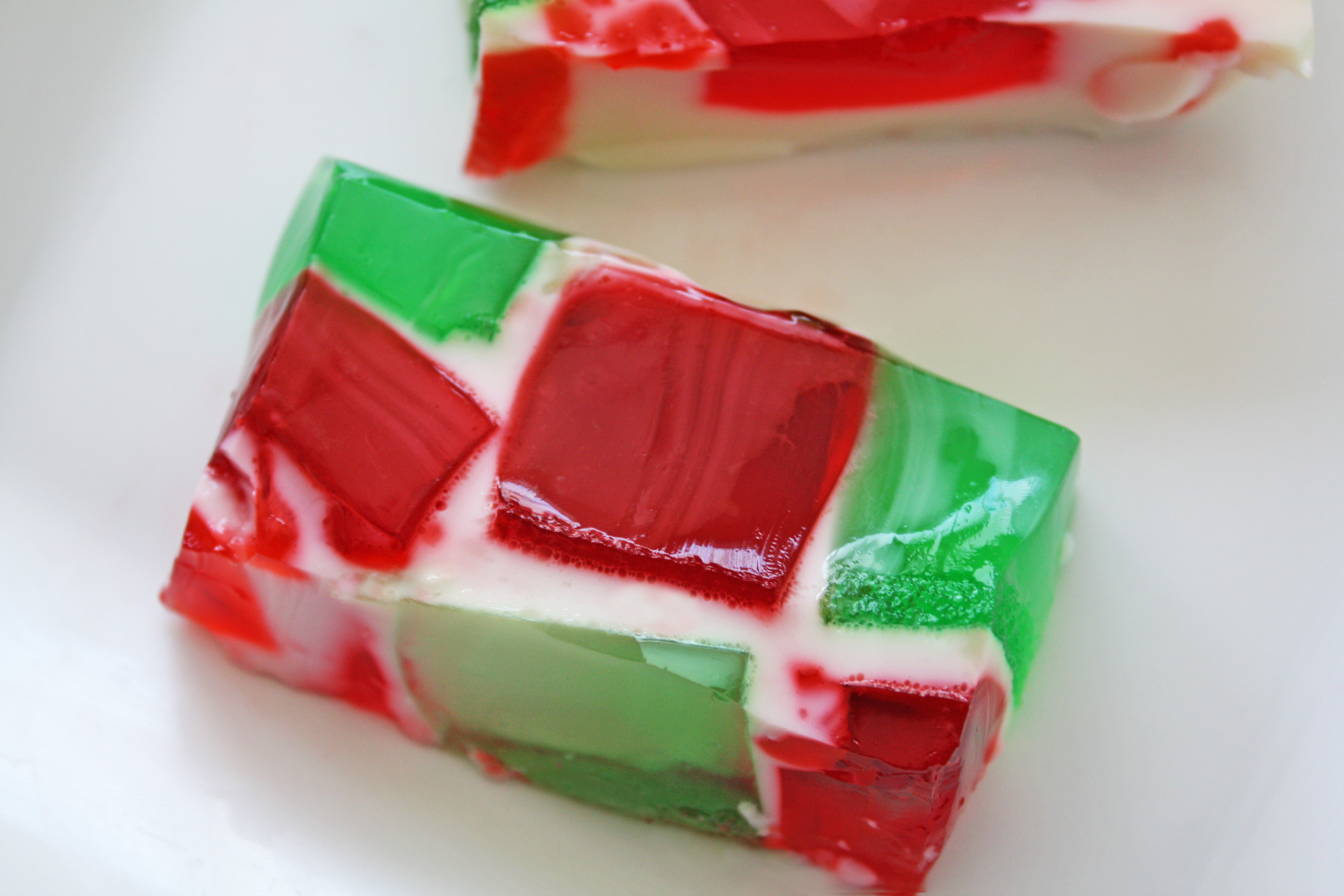 Easy and Festive Christmas Jello Recipe (Perfect Holiday Dessert ...