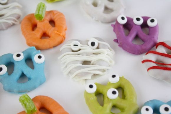 Adorable Halloween Pretzels | Catch My Party