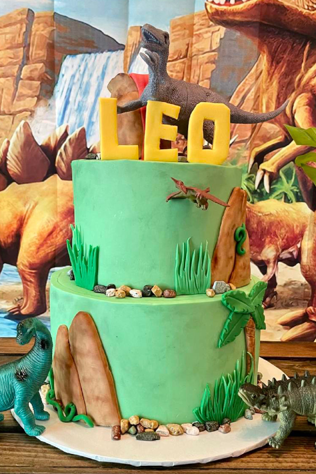 26 Fab & Easy Dinosaur Birthday Cake Ideas! | Catch My Party