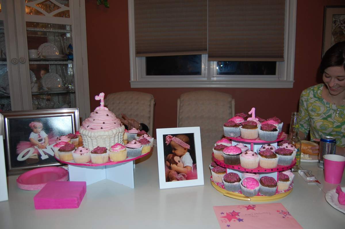 Pink Polka Dots & Cupcakes Birthday Party Ideas | Photo 3 of 10 | Catch ...