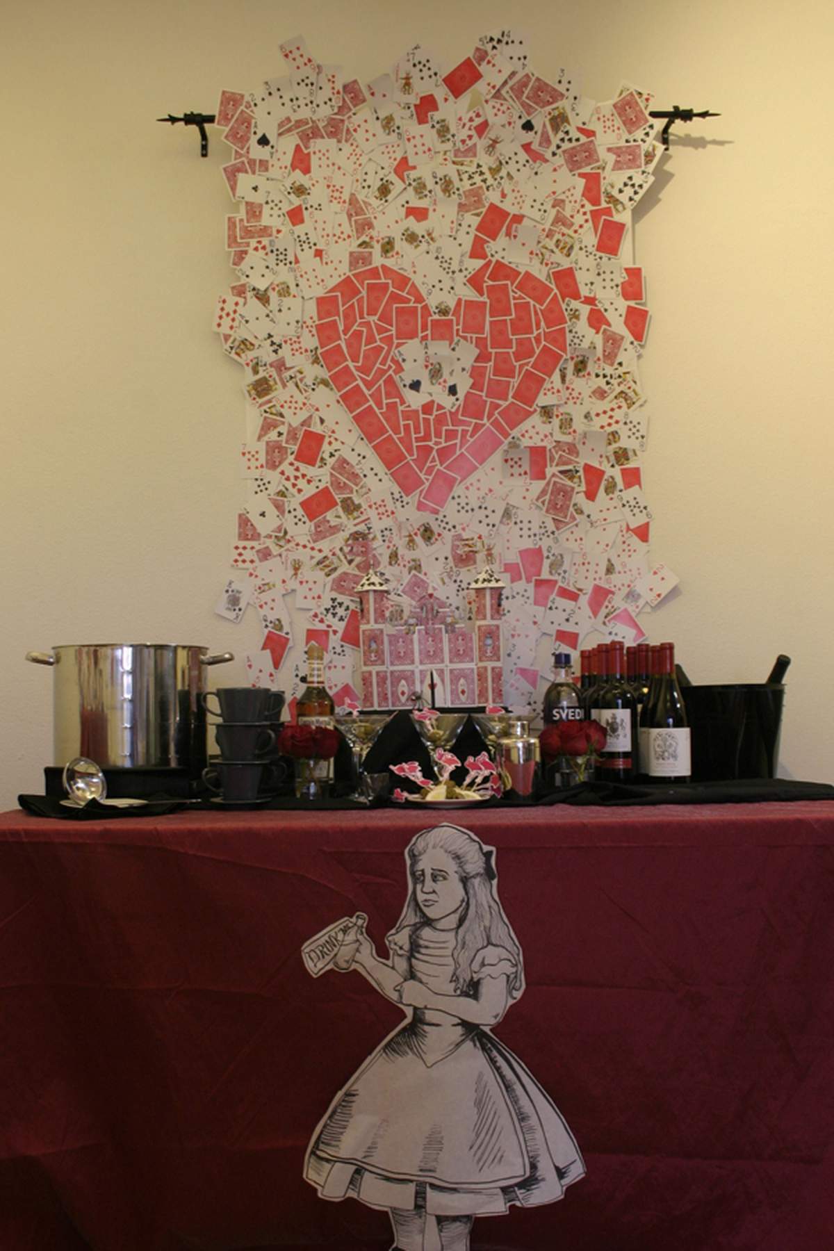 Alice in Wonderland, Mad Tea Party / Halloween "Mad Tea Party" | Catch ...