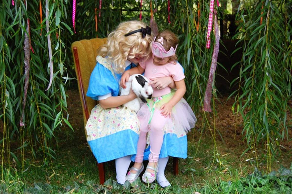 A Whimsical Alice in Wonderland Birthday Party Ideas | Photo 11 of 65 ...