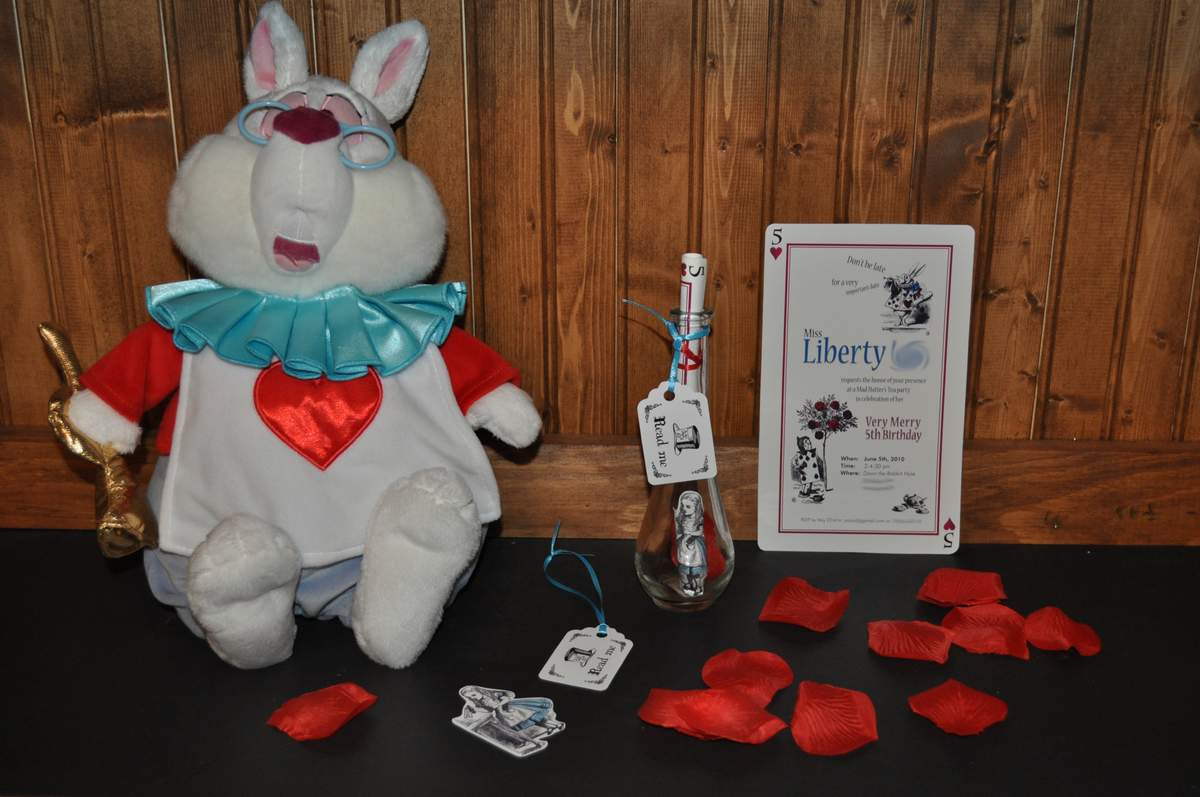 Alice in Wonderland / Birthday "Down the rabbit hole - an Alice in ...