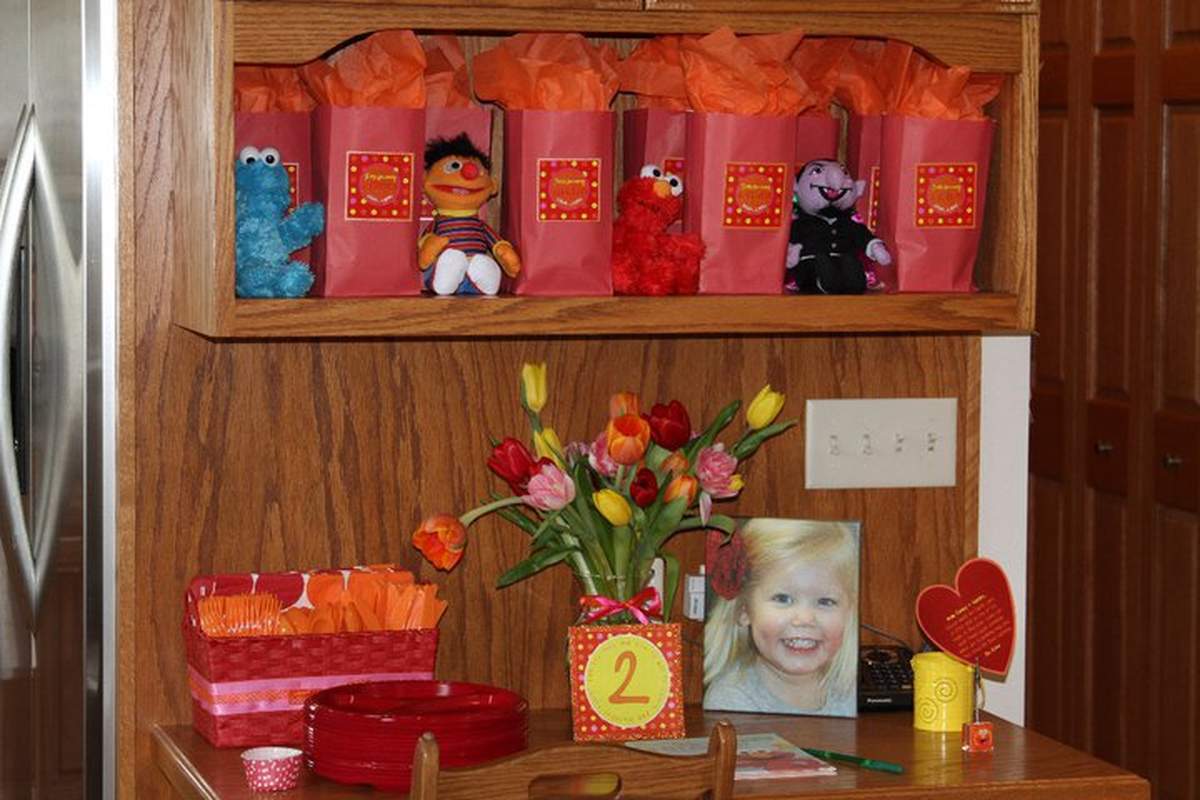 Elmo/Polka Dots Birthday Party Ideas | Photo 4 of 33 | Catch My Party