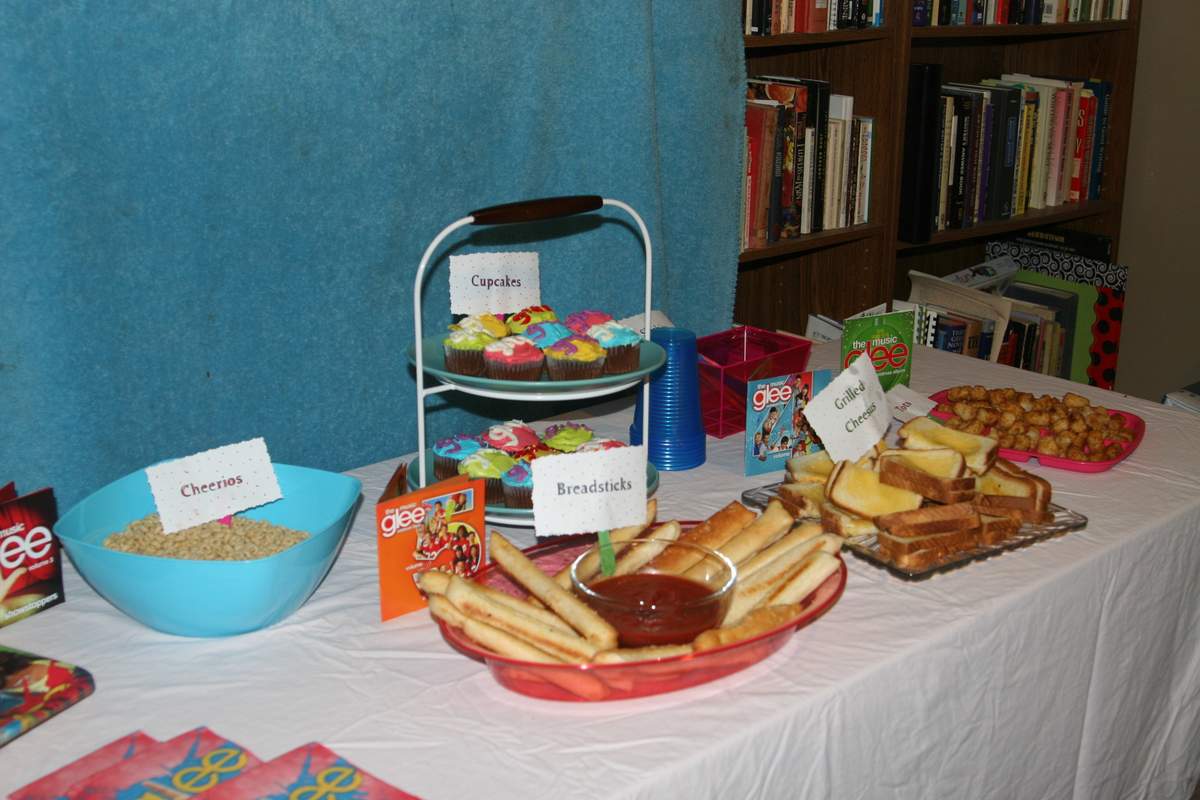 Celebrating the finale of Glee's season Fun get-together with friends ...