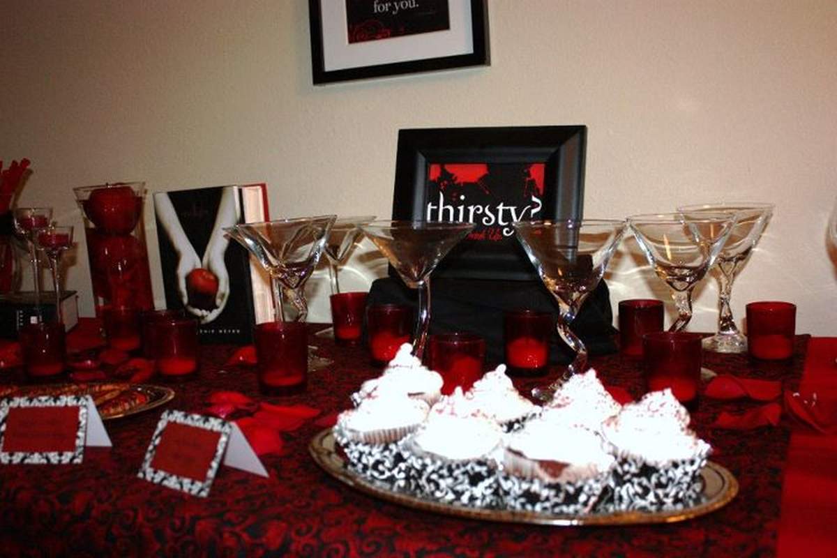 "You Twilight my life" Movie Night Party Ideas | Photo 9 of 25 | Catch ...