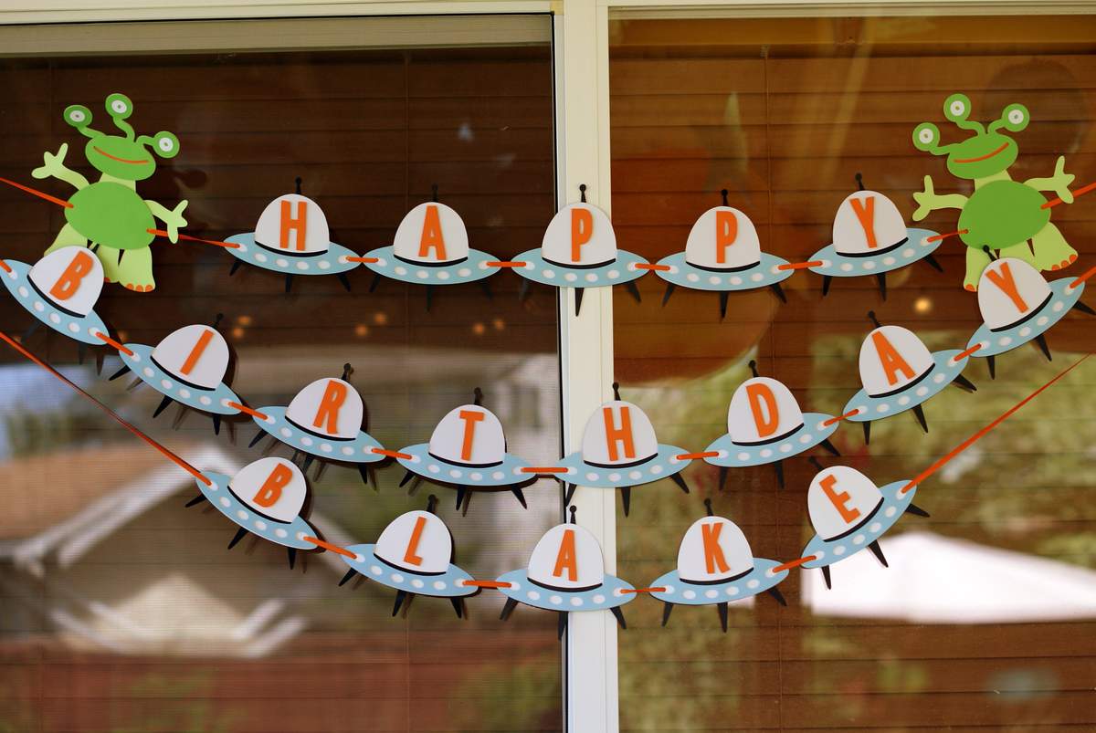 Space/aliens Birthday Party Ideas | Photo 5 of 61 | Catch My Party