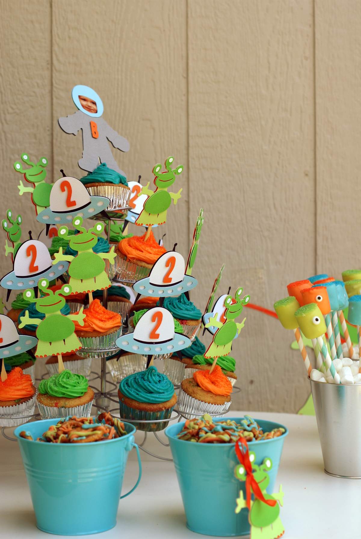 Space/aliens Birthday Party Ideas | Photo 1 of 61 | Catch My Party
