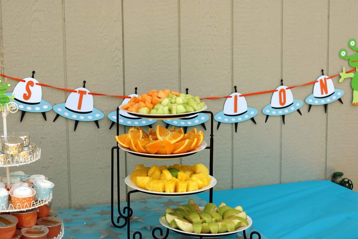 Space/aliens Birthday Party Ideas | Photo 5 of 61 | Catch My Party