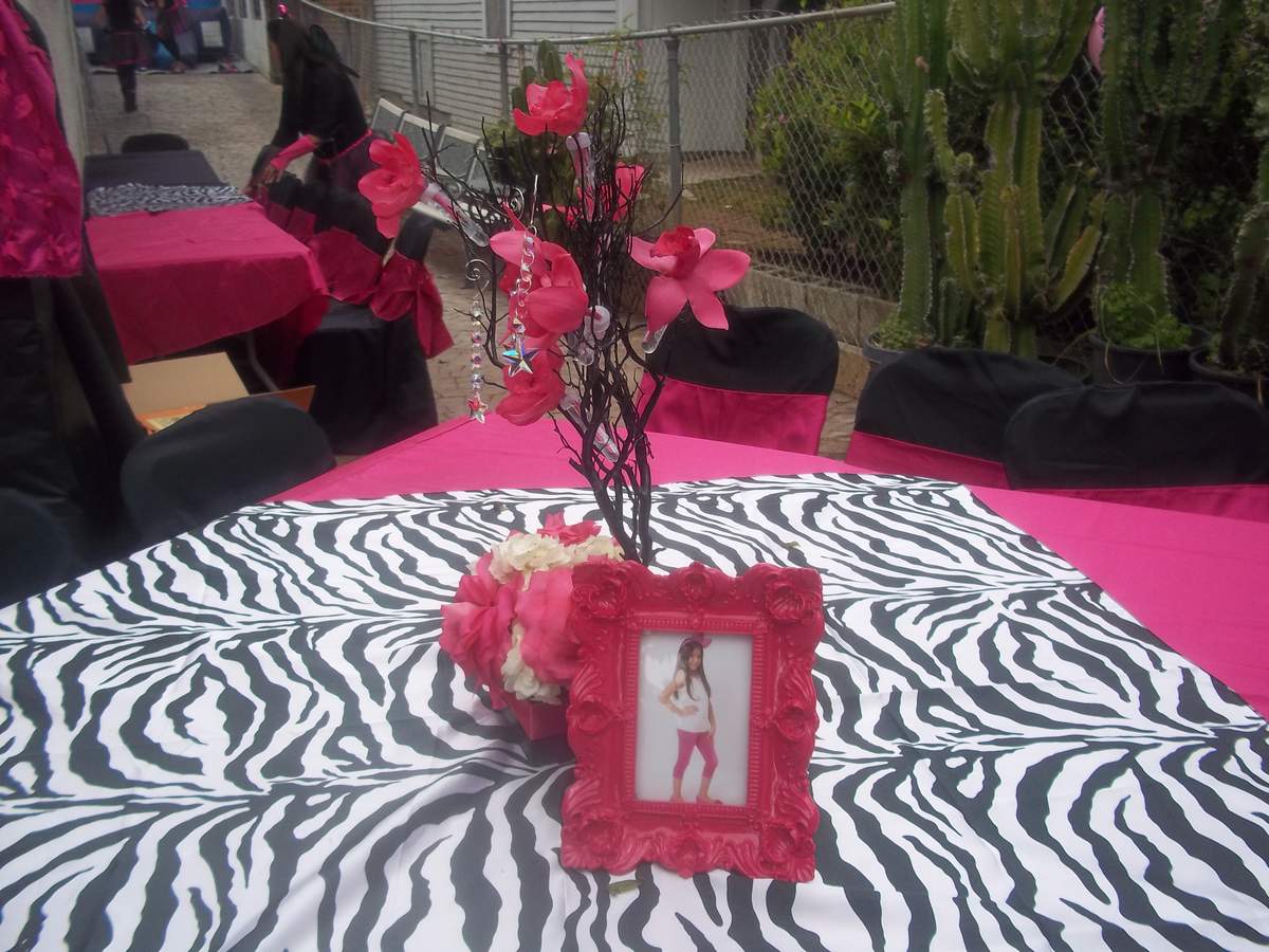 **BLINGED out HELLO KITTY** Birthday Party Ideas | Photo 7 of 19 ...
