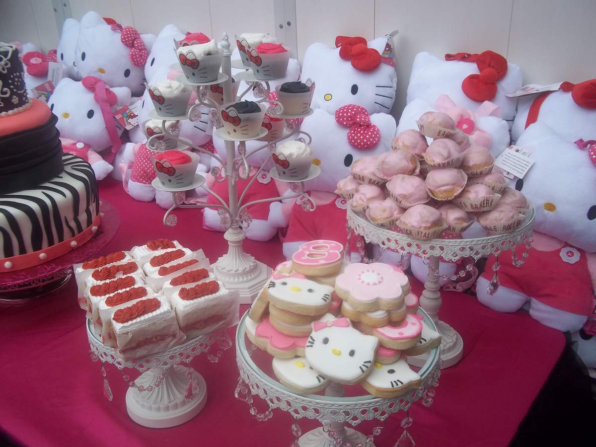 **BLINGED out HELLO KITTY** Birthday Party Ideas | Photo 1 of 19 ...