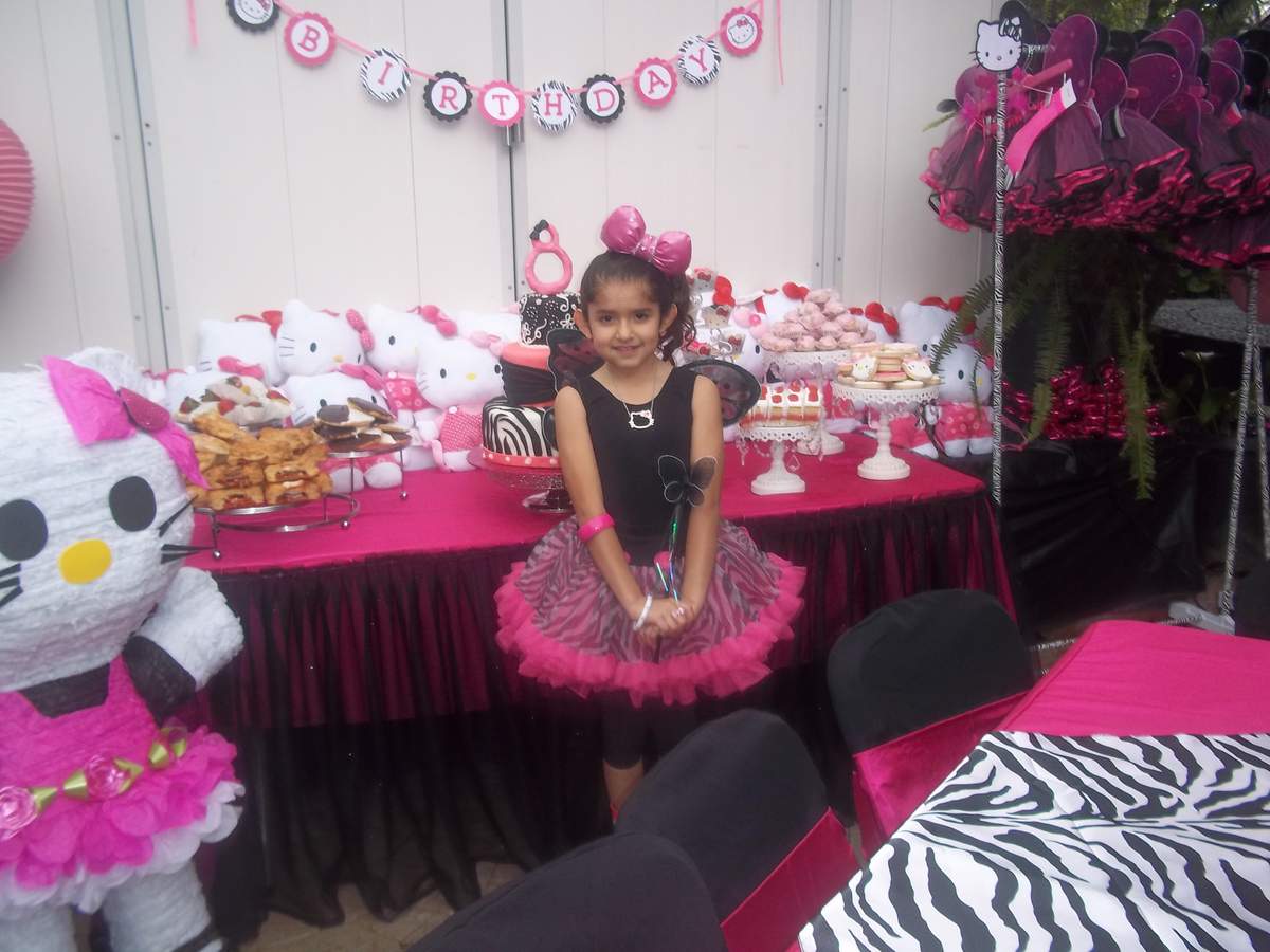 **BLINGED out HELLO KITTY** Birthday Party Ideas | Photo 7 of 19 ...