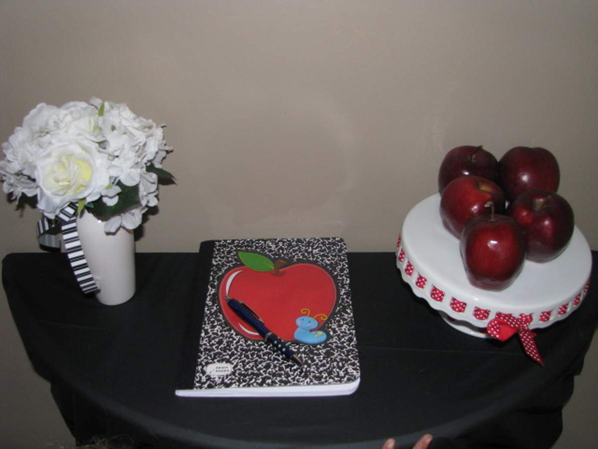 Apples Graduation/End of School Party Ideas | Photo 3 of 12 | Catch My ...