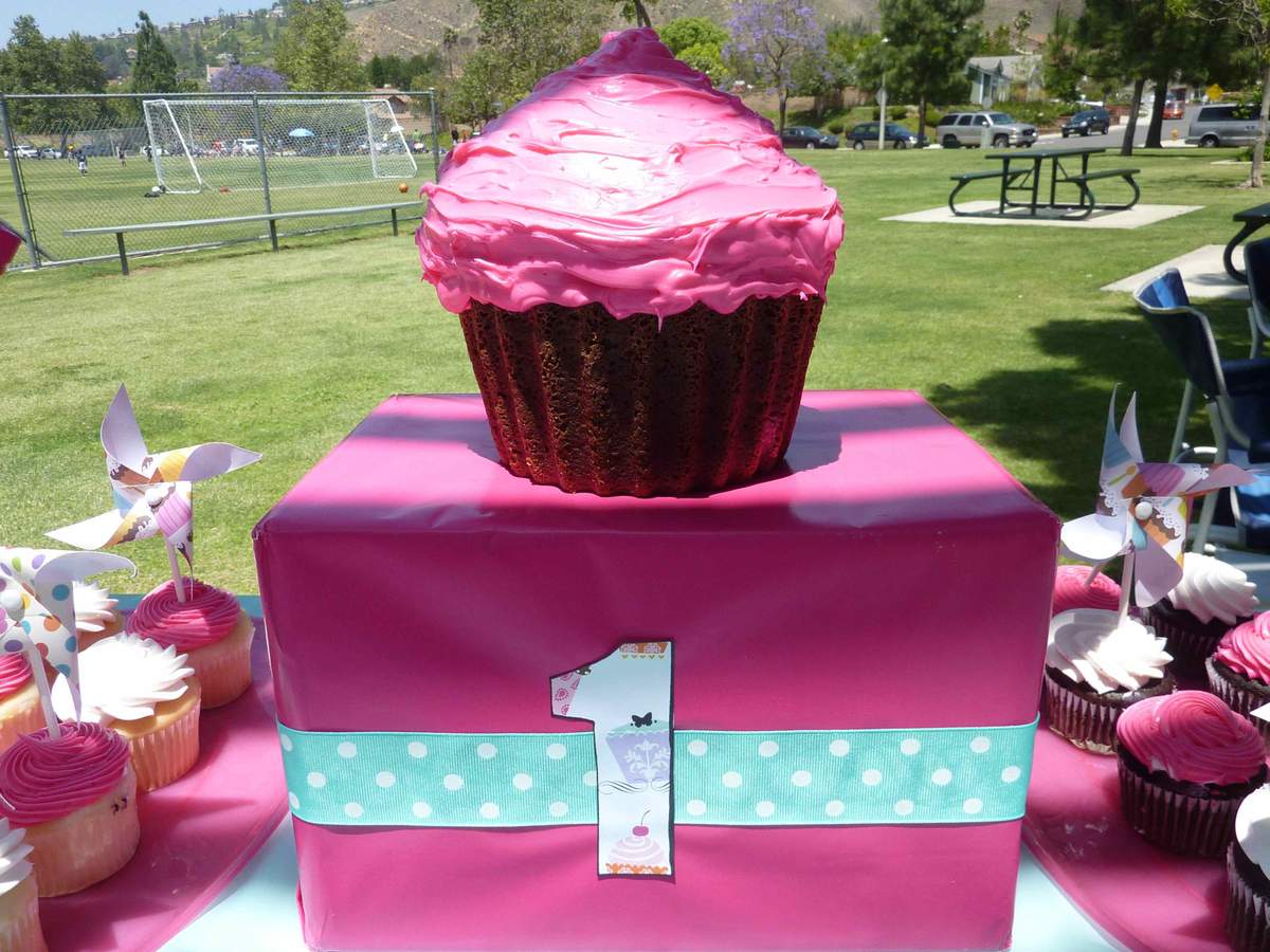 Cupcakes and Polka Dots Birthday Party Ideas | Photo 11 of 23 | Catch ...