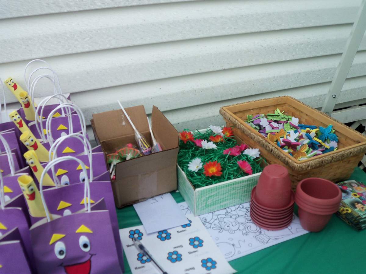 dora the explorer and flower/gardens Birthday Party Ideas | Photo 9 of ...