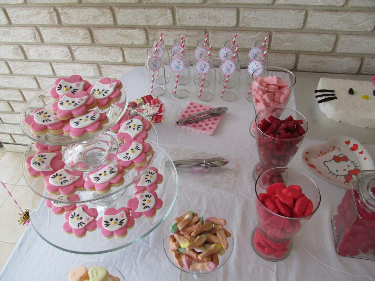 Hello Kitty 1st Birthday Birthday Party Ideas | Photo 1 of 40 | Catch ...