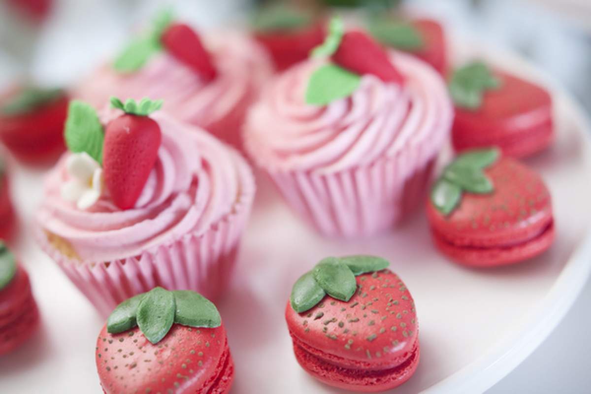 Strawberry Tea party, pretty china, pretty cupcakes, strawberry ...
