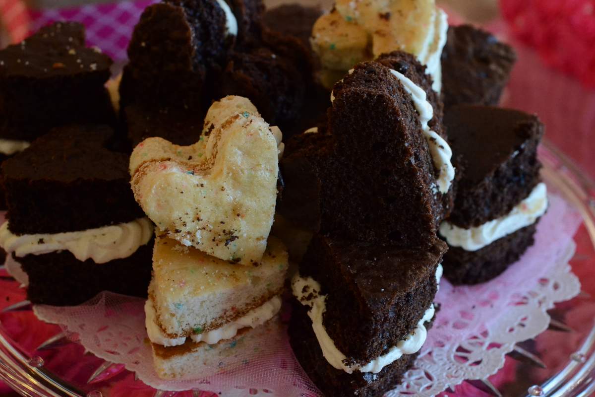 Sweet B/Pink Birthday Party Ideas | Photo 3 of 20 | Catch My Party