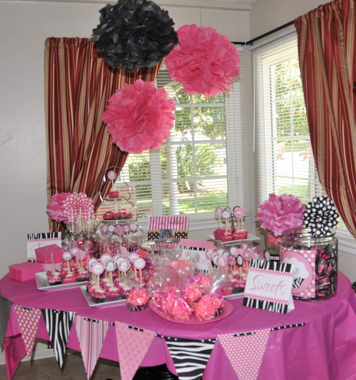 Cupcakes / Birthday "Cupcake Zebra" | Catch My Party