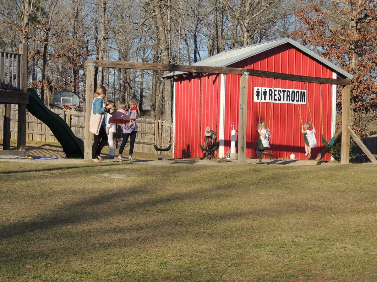 Farm/Barnyard Birthday Party Ideas | Photo 4 of 42 | Catch My Party