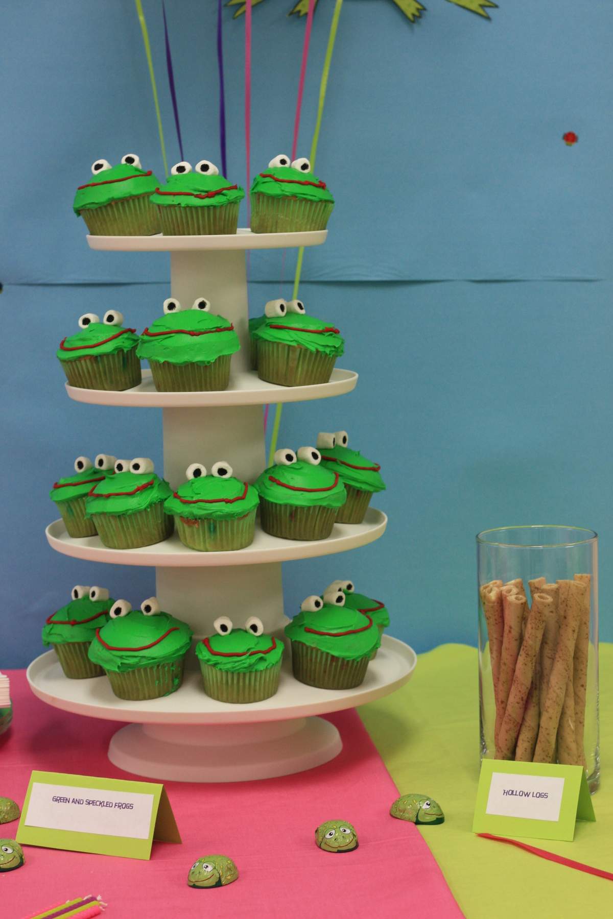 five green and speckled frogs Birthday Party Ideas | Photo 1 of 16 ...