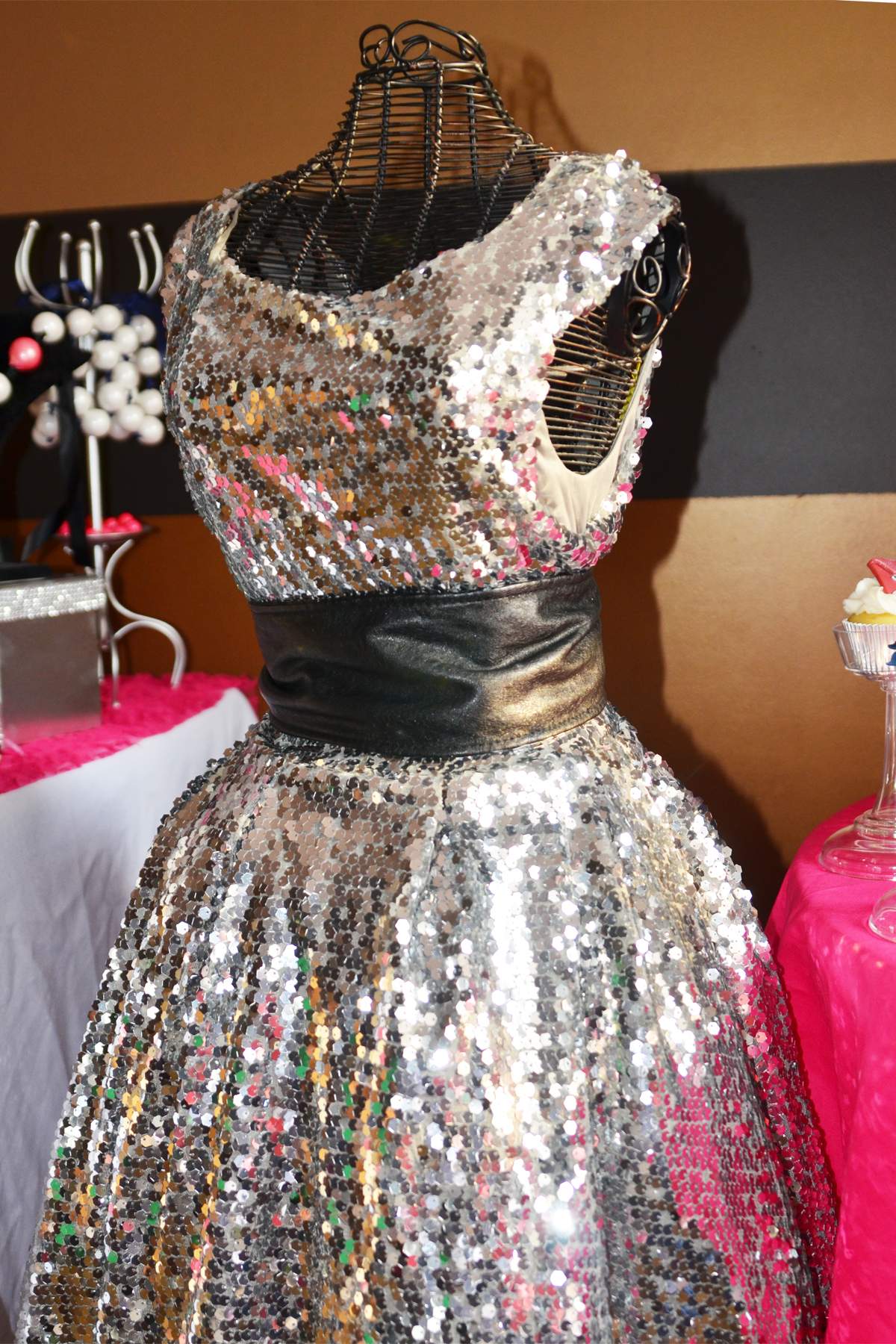 Fuschia and Midnight Blue Pre-Prom Party Ideas | Photo 1 of 18 | Catch ...