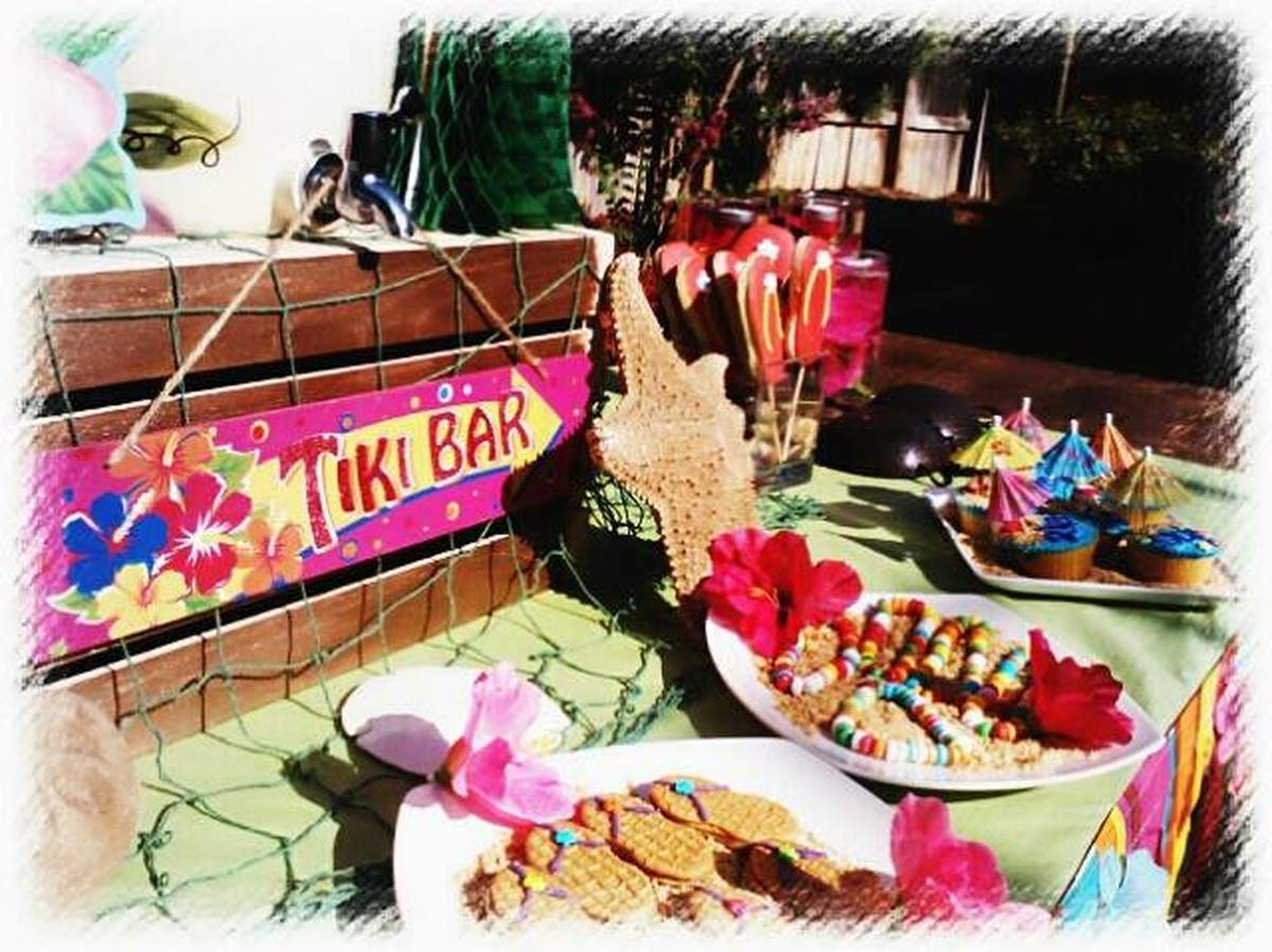 Hawaiian Luau Graduation/End of School Party Ideas | Photo 1 of 36 ...