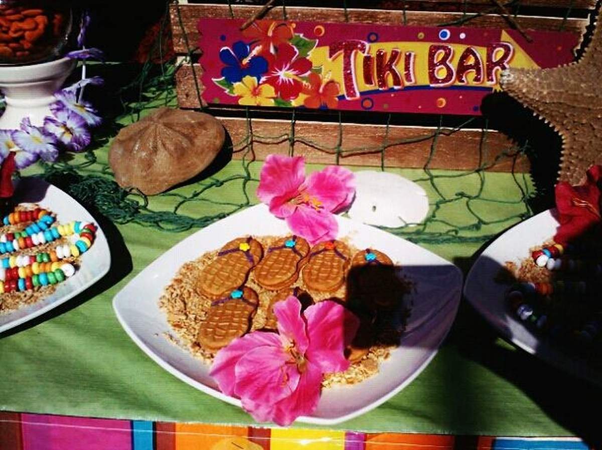 Hawaiian Luau Graduation/End of School Party Ideas | Photo 5 of 36 ...