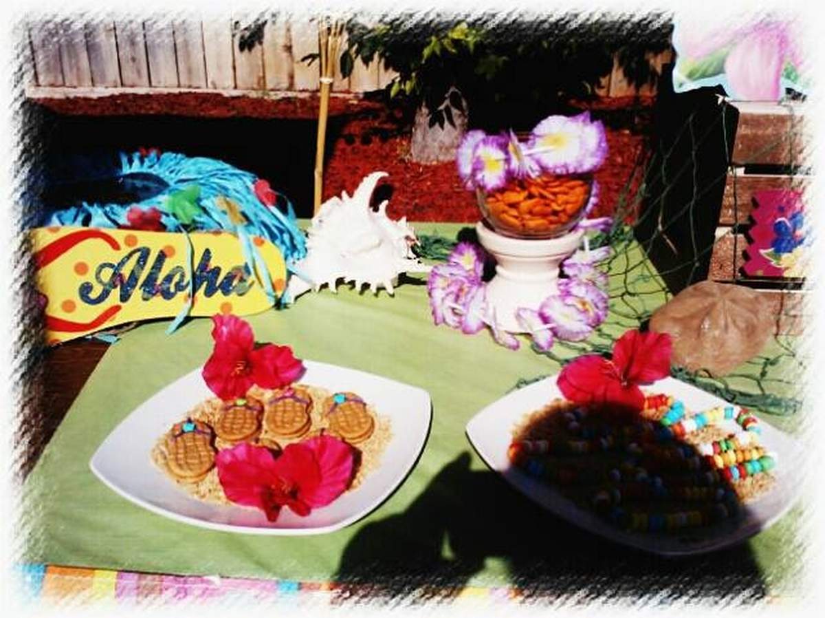 Hawaiian Luau Graduation/End of School Party Ideas | Photo 1 of 36 ...