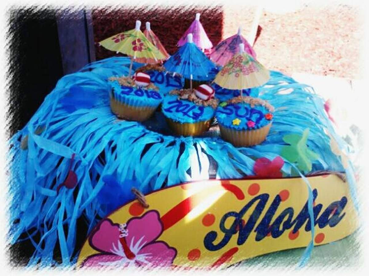 Hawaiian Luau Graduation/End of School Party Ideas | Photo 1 of 36 ...