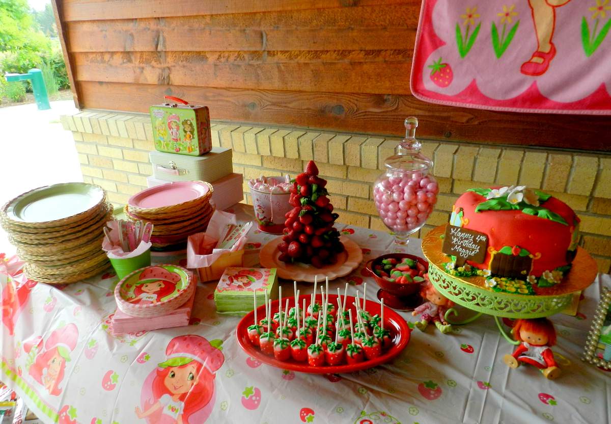Vintage Strawberry Shortcake Birthday Party Ideas | Photo 8 of 29 ...