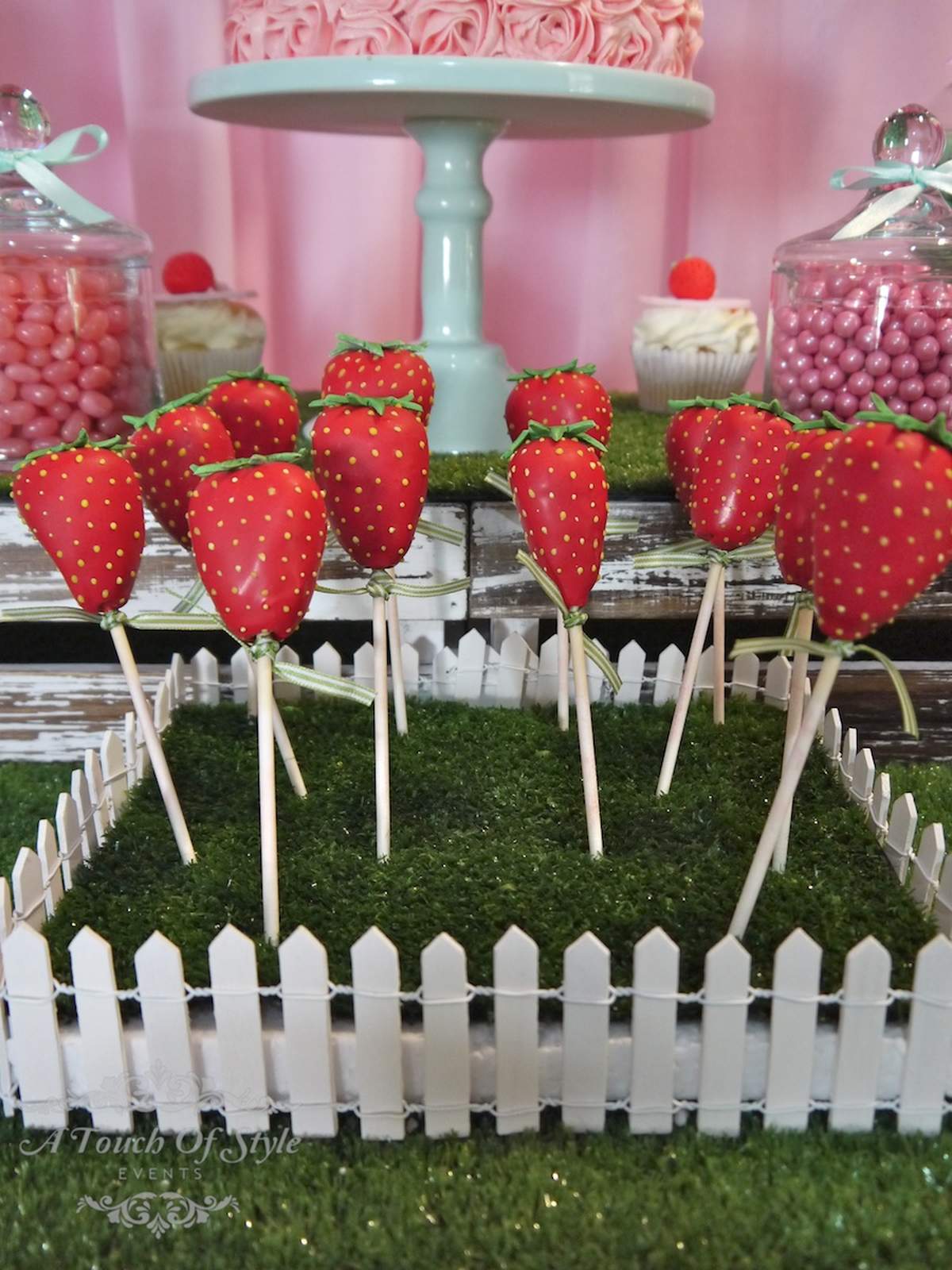 Vintage Strawberry Shortcake Birthday Party Ideas | Photo 9 of 18 ...