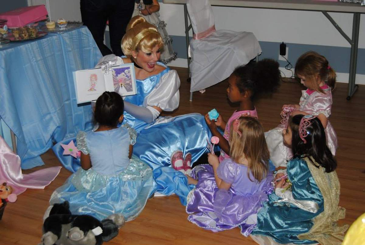 Cinderella Princess Birthday Party Ideas | Photo 2 of 15 | Catch My Party