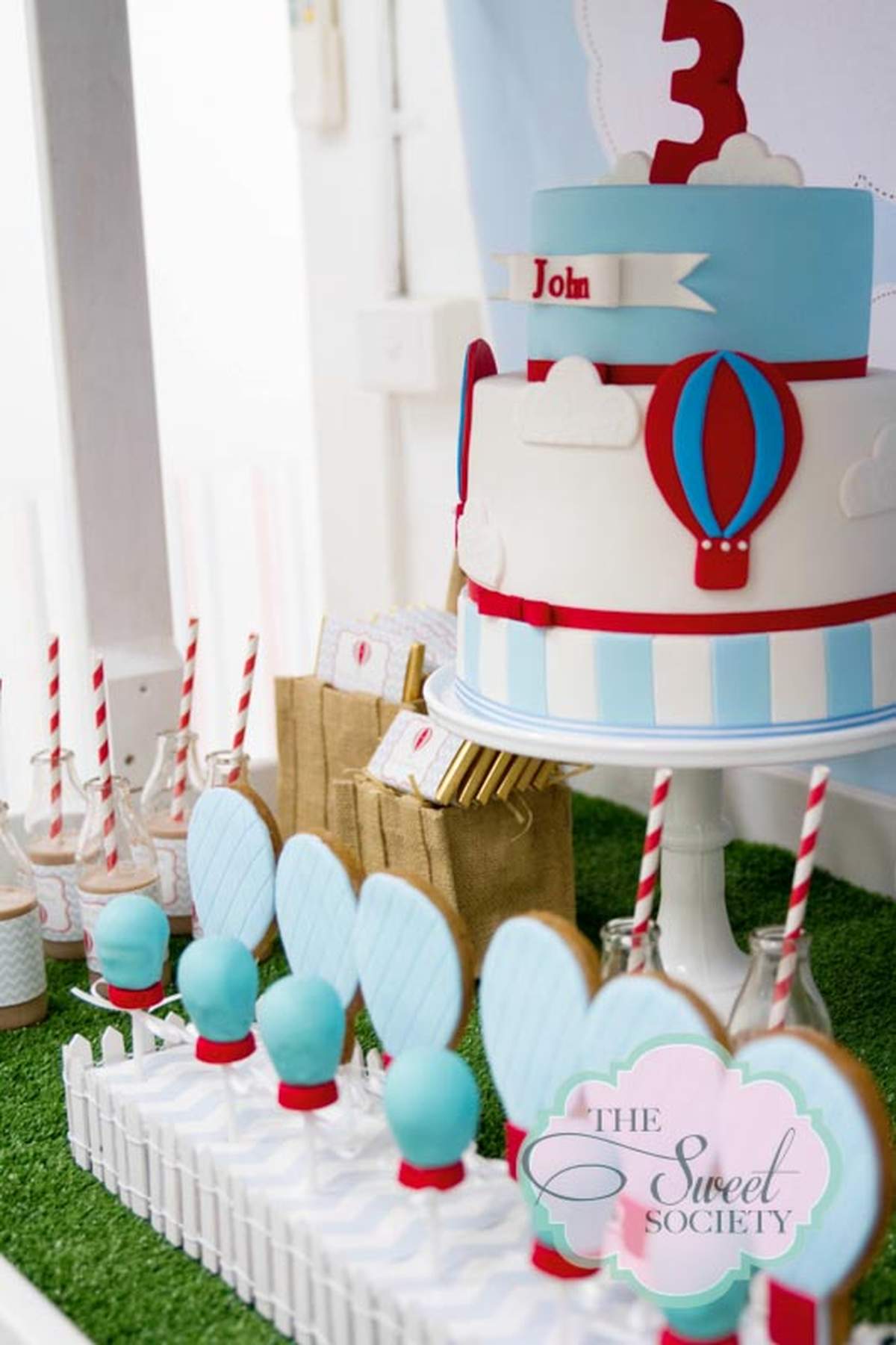 Hot Air Balloon/Sky Hot Air Balloon Party Ideas | Photo 9 of 16 | Catch ...