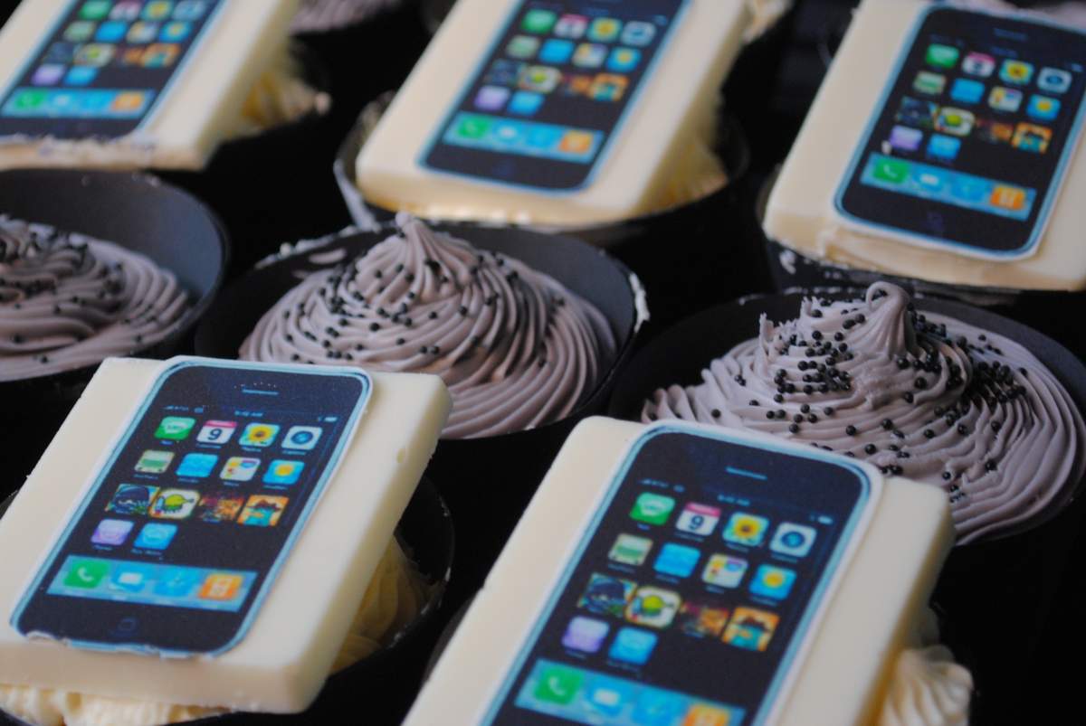 iPhone Birthday Party Ideas | Photo 8 of 16 | Catch My Party