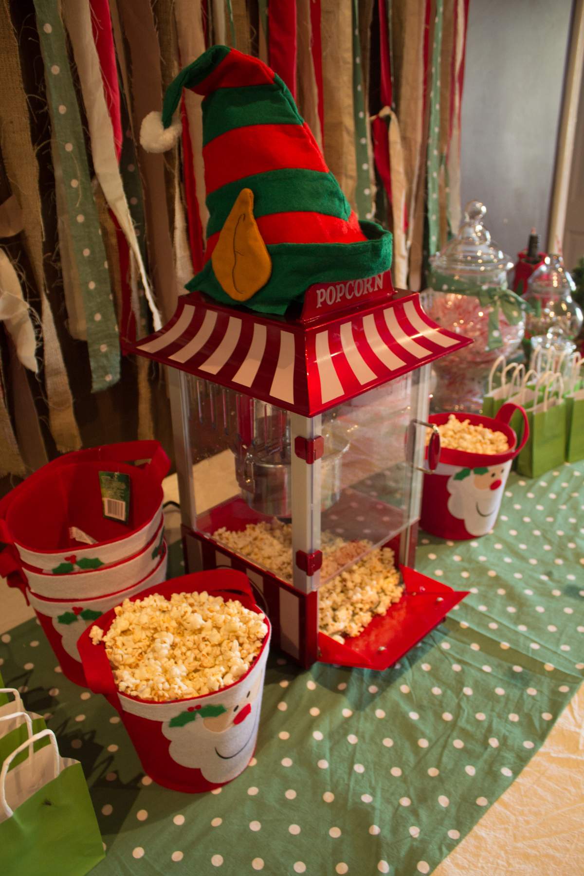 Movie Night Christmas Holiday Party Ideas Photo 17 Of 22 Catch My Party movie-night-christmas-holiday-party-ideas-photo-17-of-22-catch-my-party