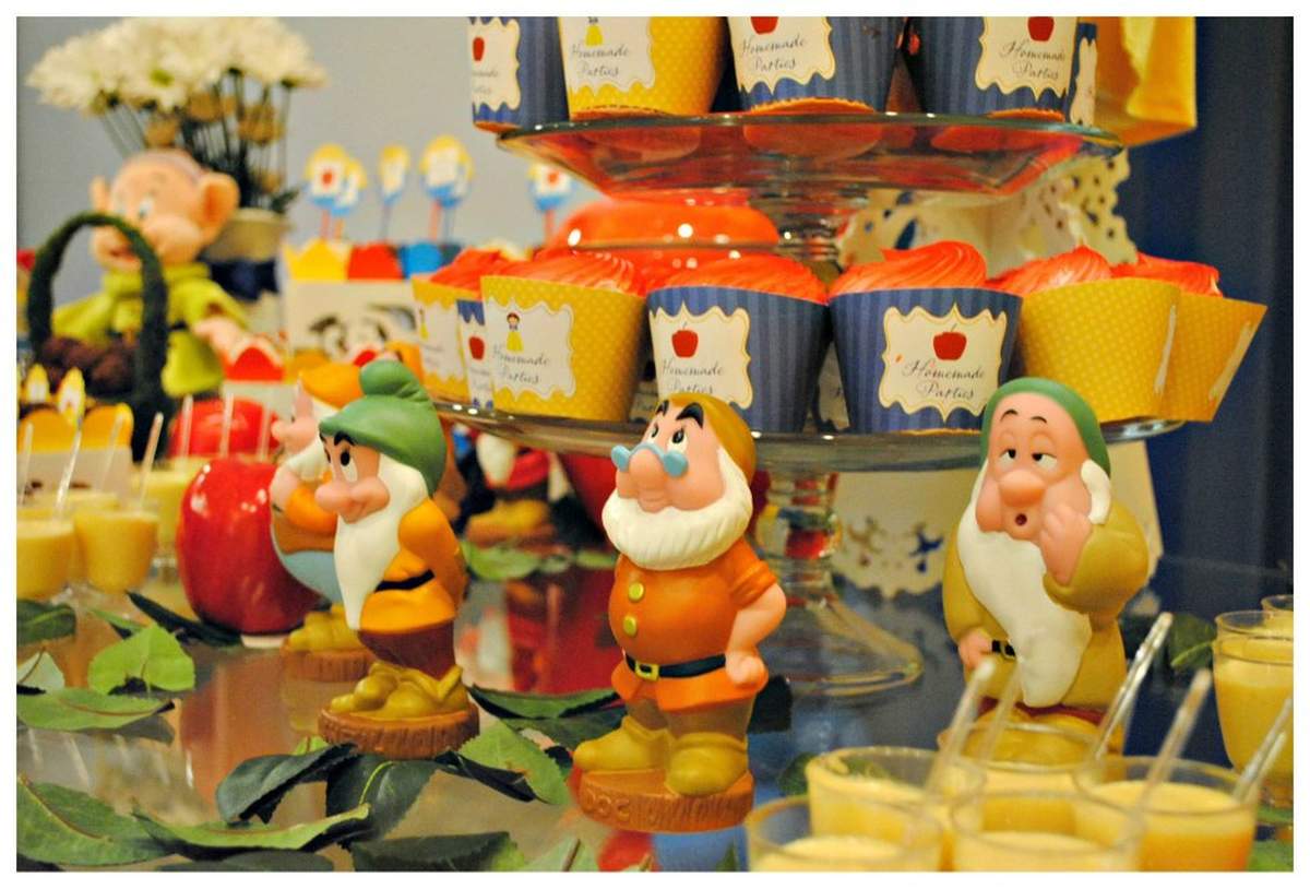 Snow White Cocktail Party Ideas | Photo 31 of 37 | Catch My Party