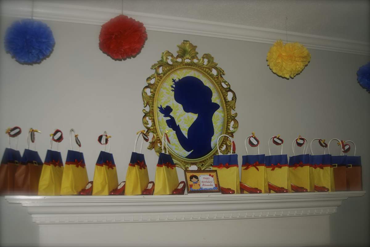 Snow White Birthday Party Ideas | Photo 9 of 17 | Catch My Party
