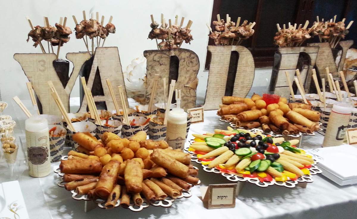 Vintage / Retro Birthday Party Ideas | Photo 2 of 30 | Catch My Party