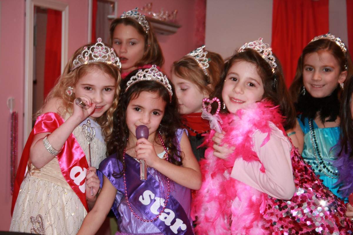 Pink and fabulous Diva Party Party Ideas | Photo 4 of 4 | Catch My Party