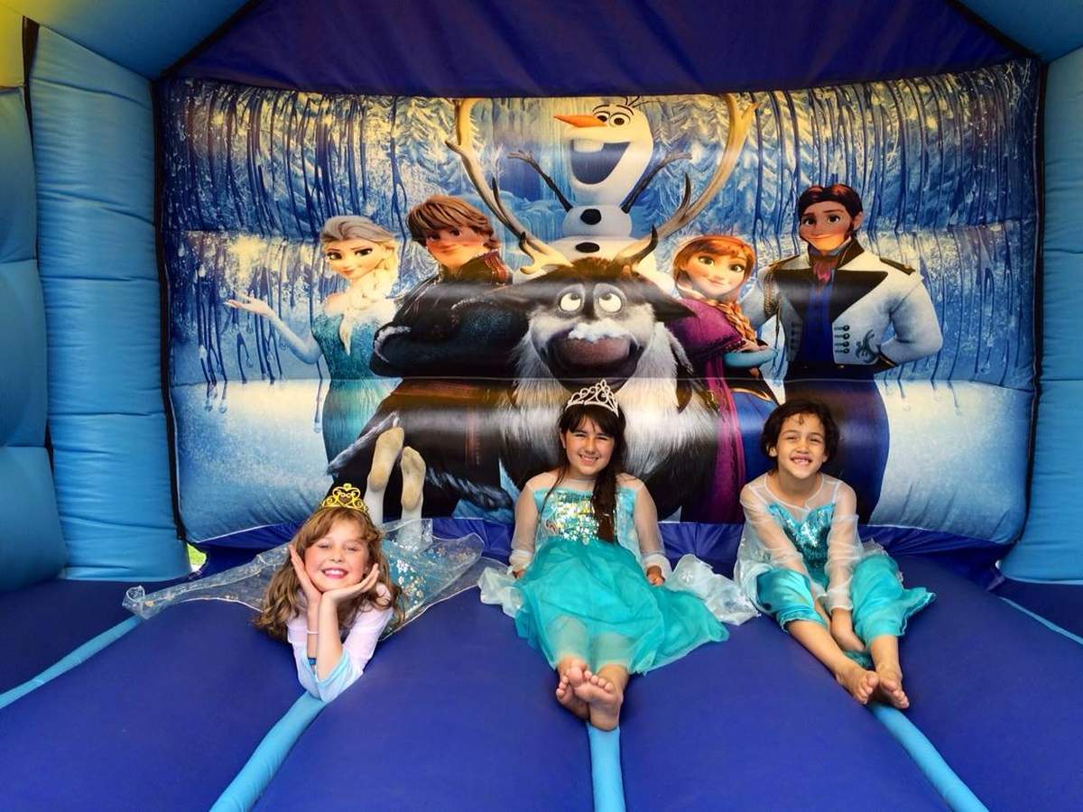 Frozen / Birthday "Anna and Elsa surprise" | Catch My Party