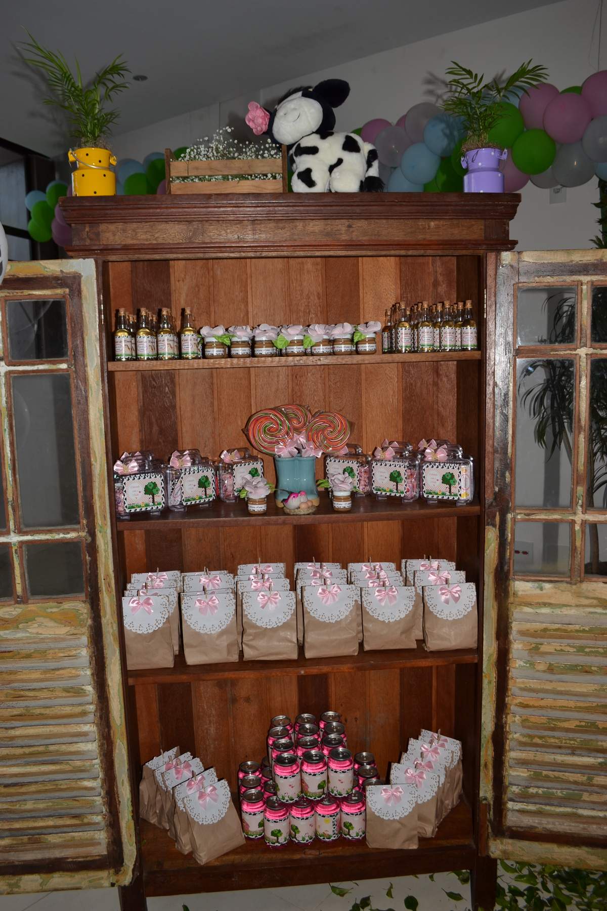 Pink Farm Birthday Party Ideas | Photo 10 of 20 | Catch My Party