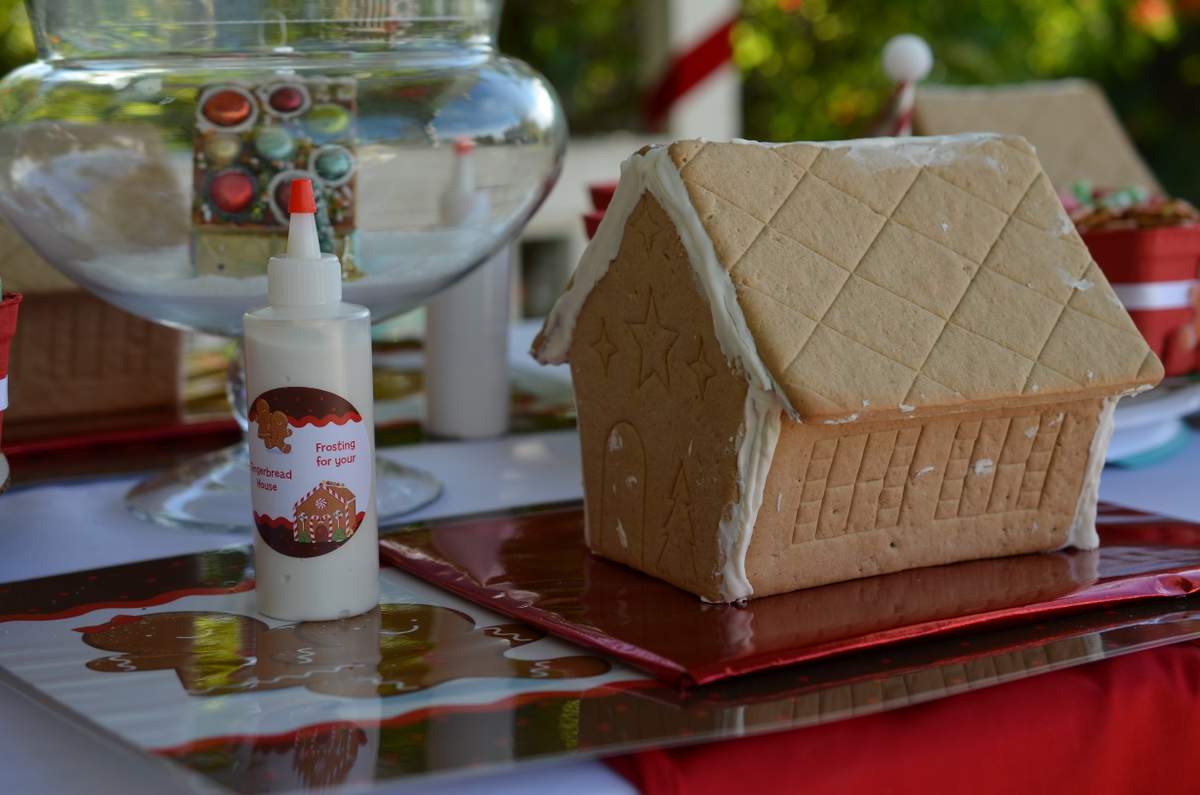 Kid Friendly Gingerbread House Party Christmas/Holiday Party Ideas ...