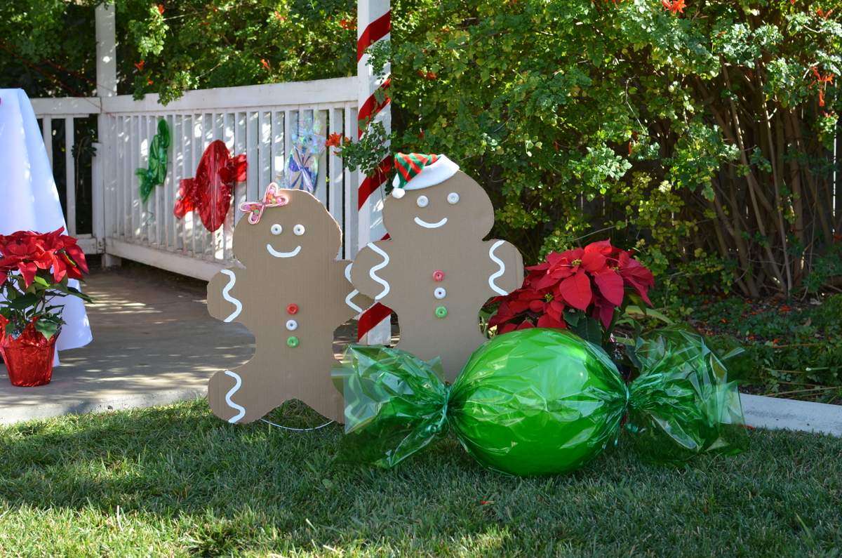 Kid Friendly Gingerbread House Party Christmas/Holiday Party Ideas ...