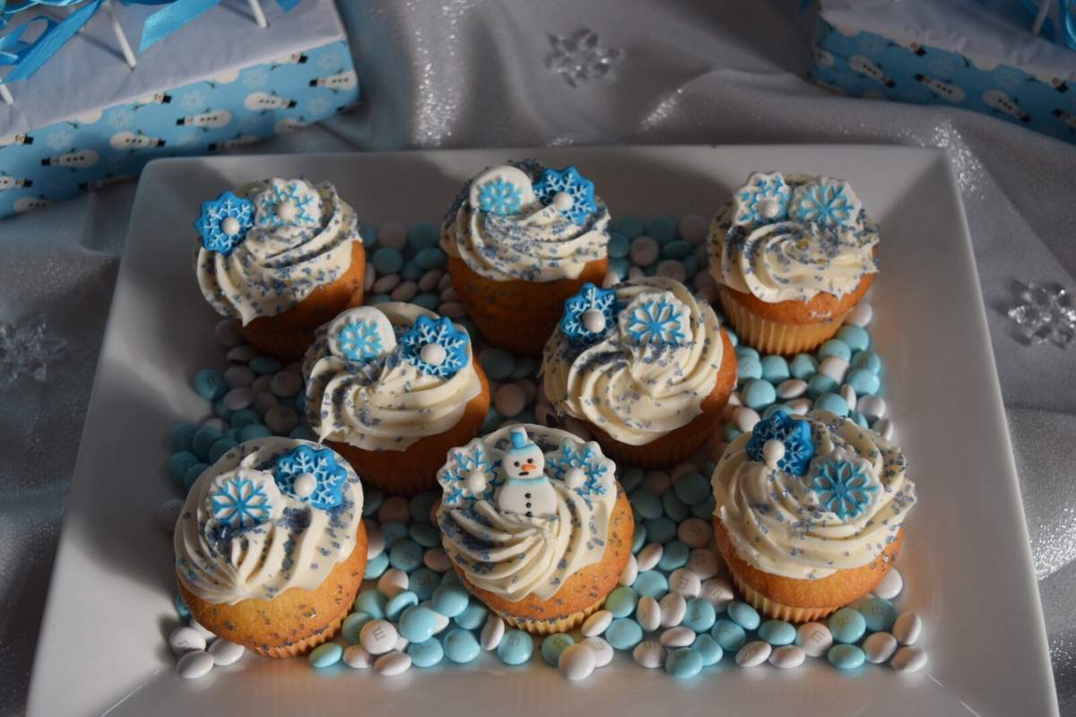 Snowman and Snowflakes Birthday Party Ideas | Photo 1 of 10 | Catch My ...