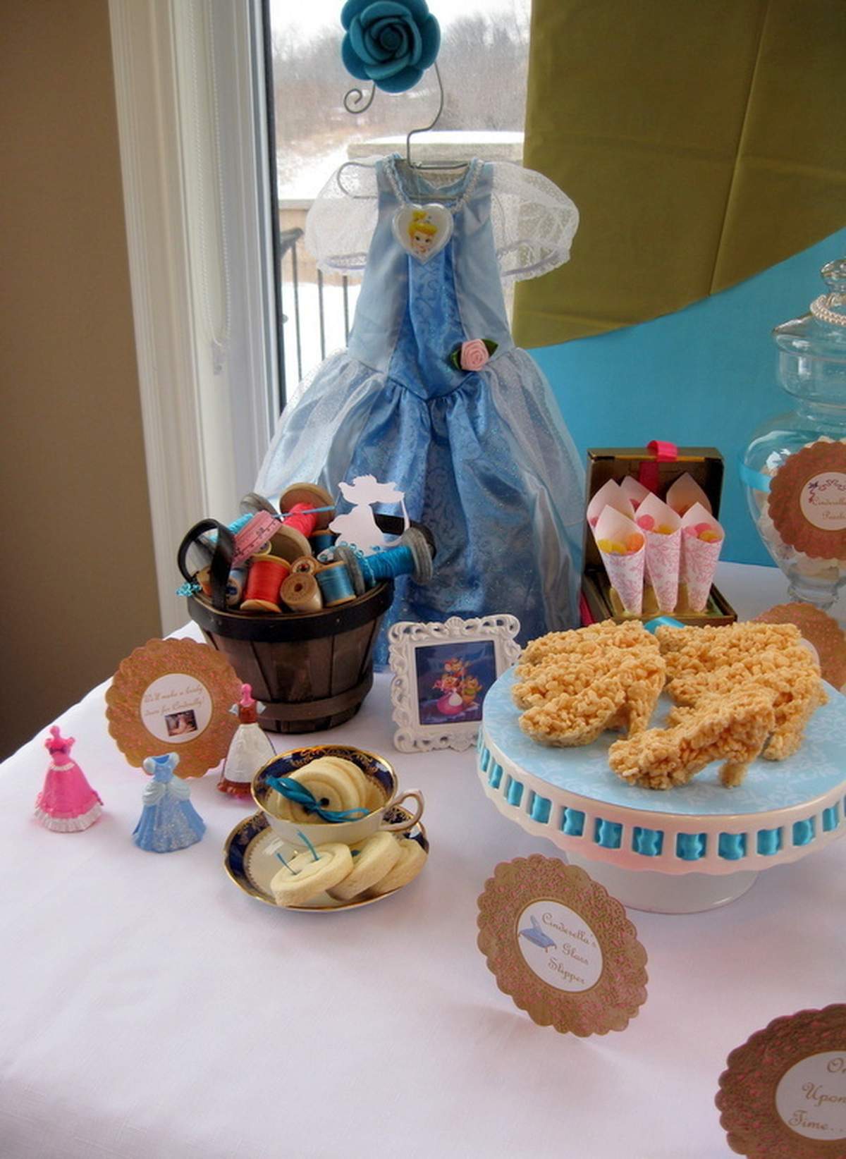 Cinderella Birthday Party Ideas | Photo 18 of 36 | Catch My Party