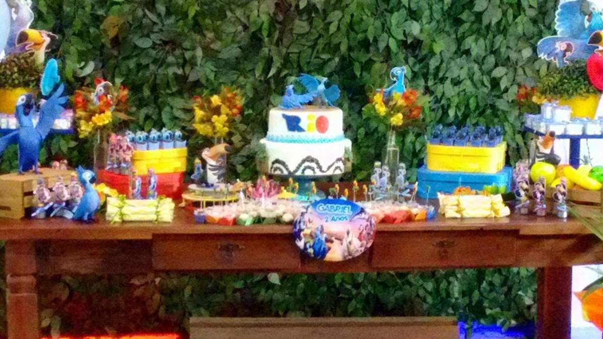 Carnivale / Rio Birthday Party Ideas | Photo 2 of 27 | Catch My Party