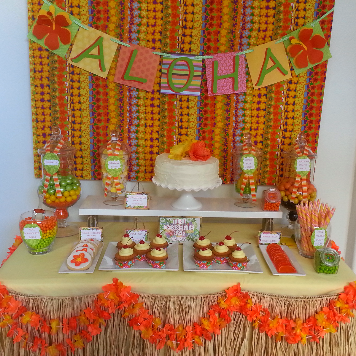 Luau / Hawaiian Birthday Party Ideas | Photo 1 of 32 | Catch My Party